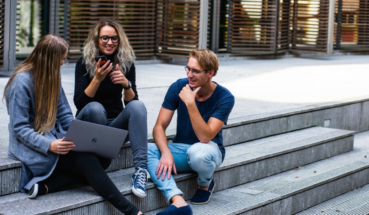 25 Best Business Ideas for Students in 2025 – Plerdy